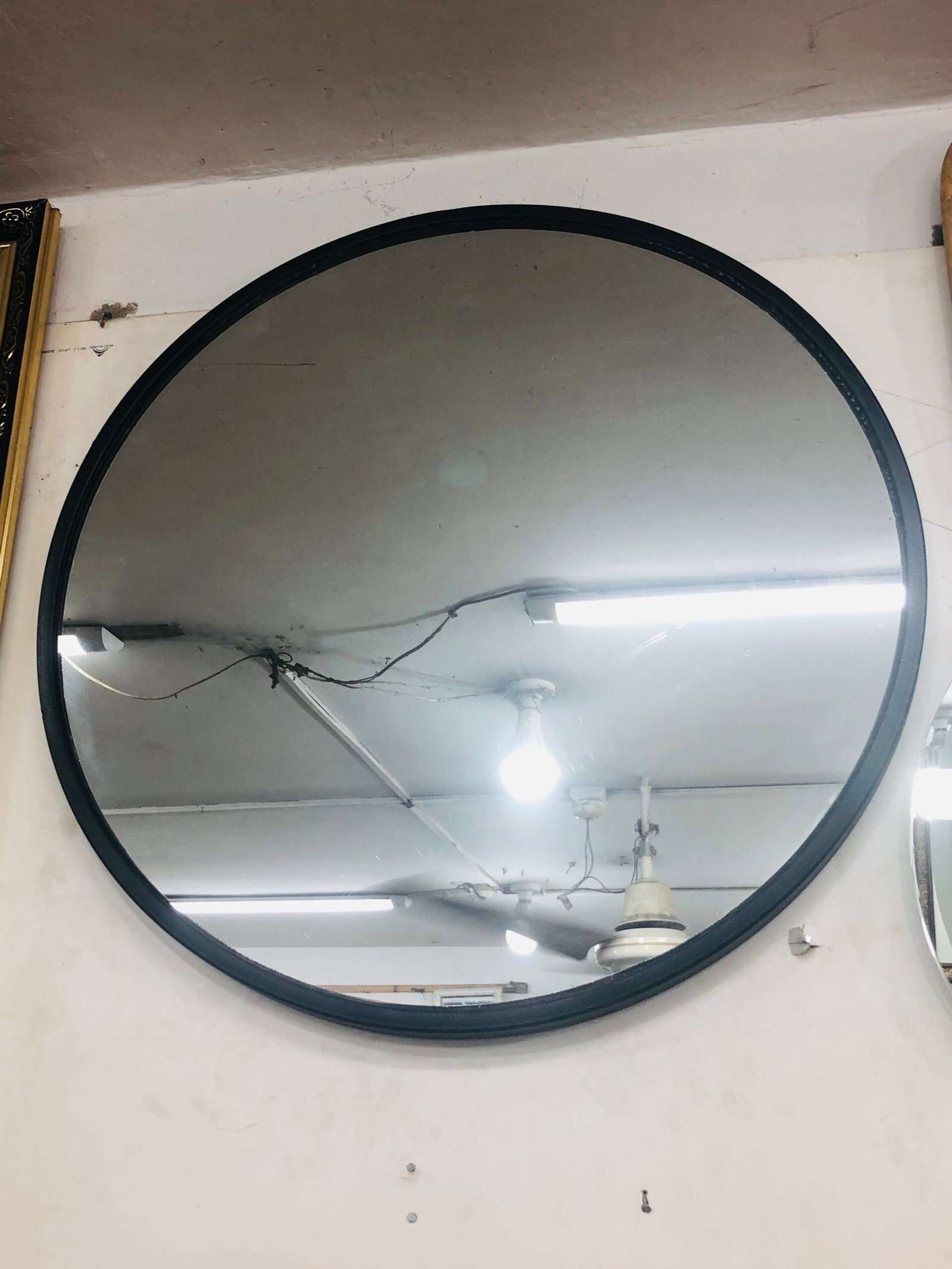 Round Glass Metal Frame - ConstructionMart