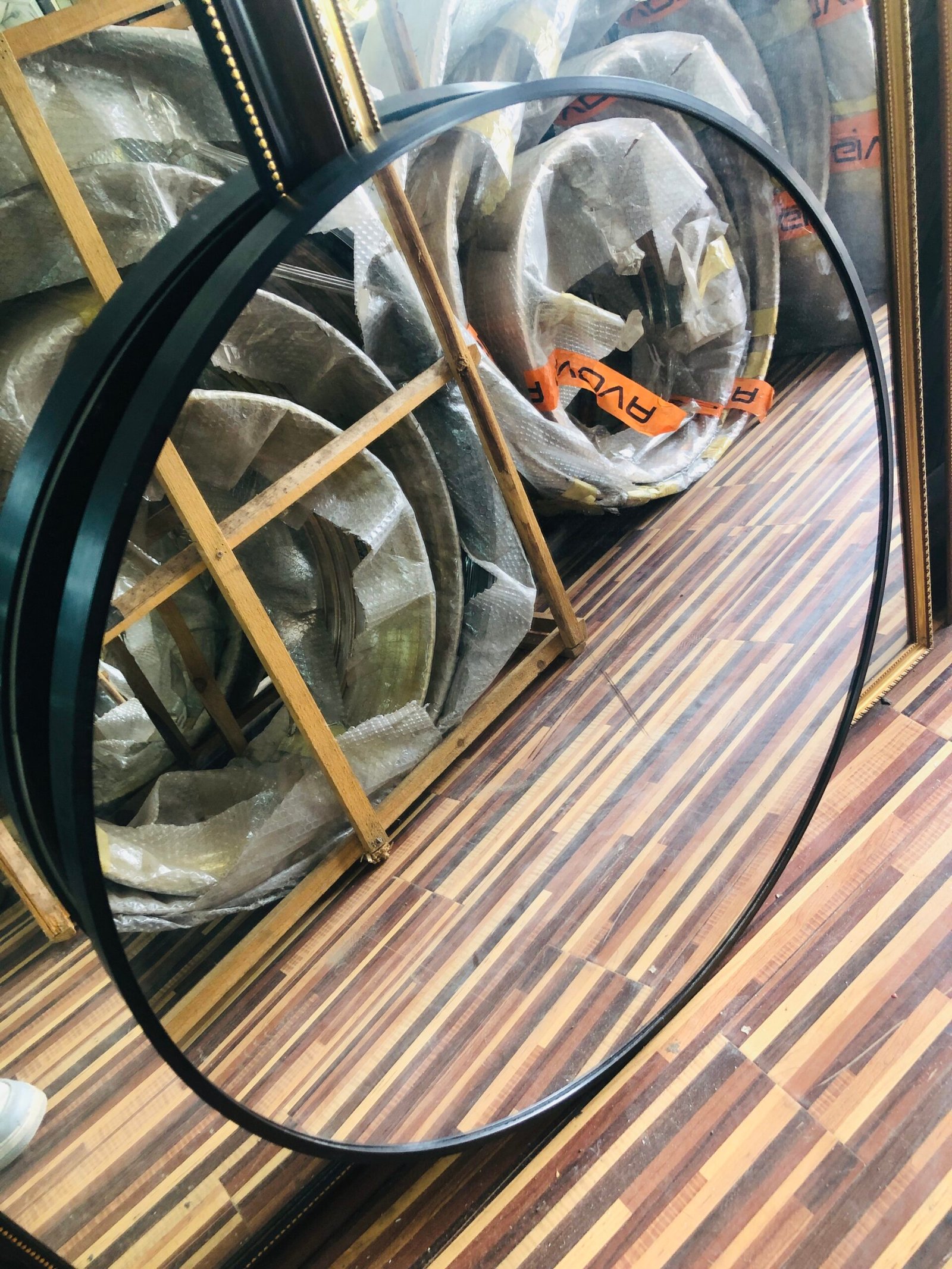 Round Glass - ConstructionMart