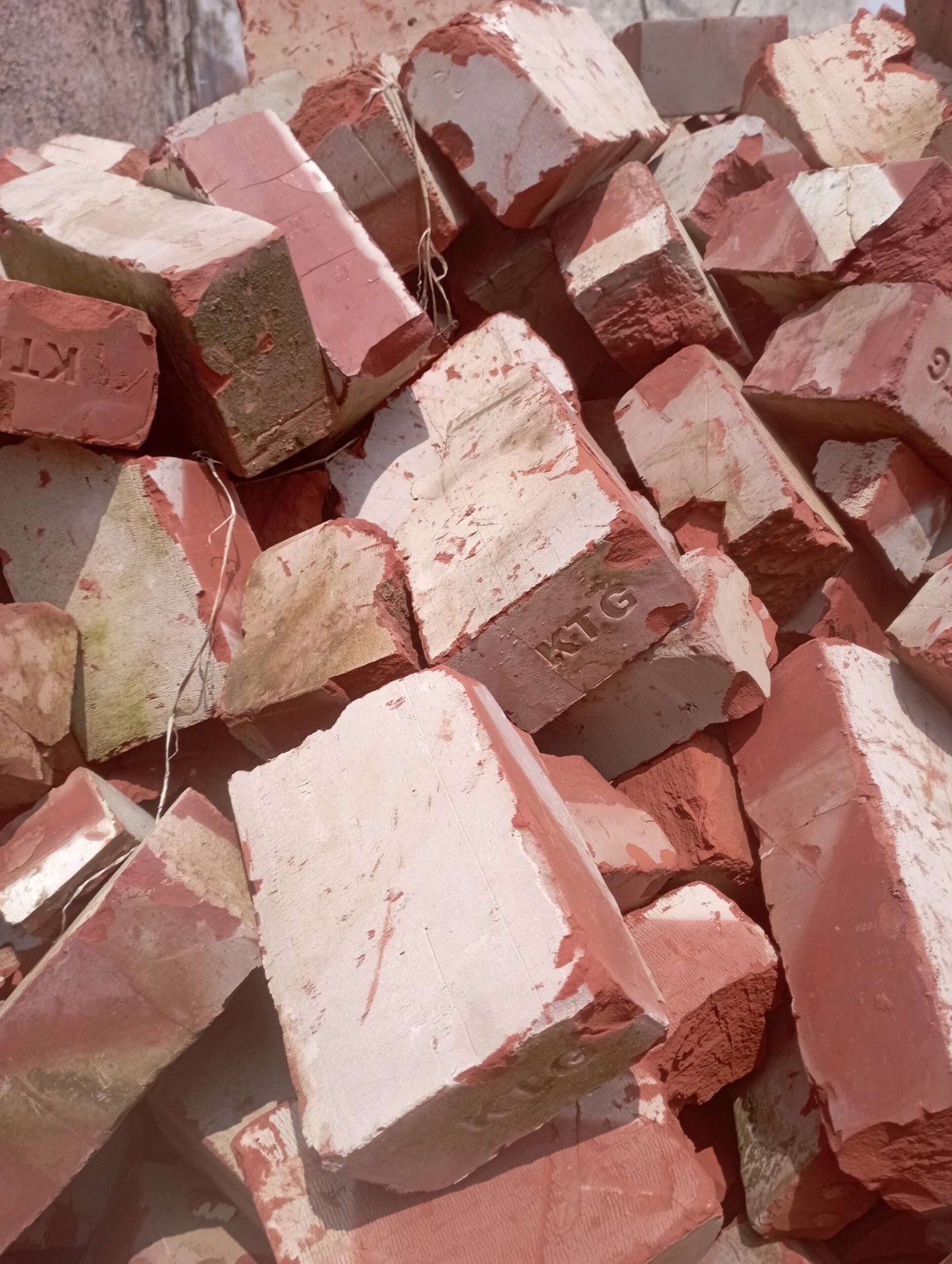 KTG Auto half bricks - ConstructionMart