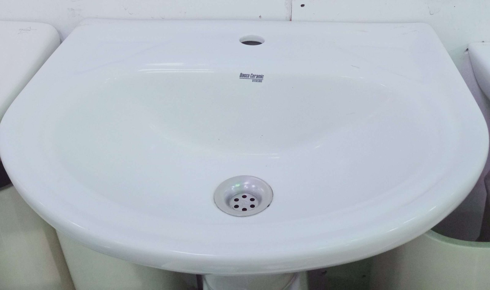 DACCA CERAMIC STAND BASIN - ConstructionMart