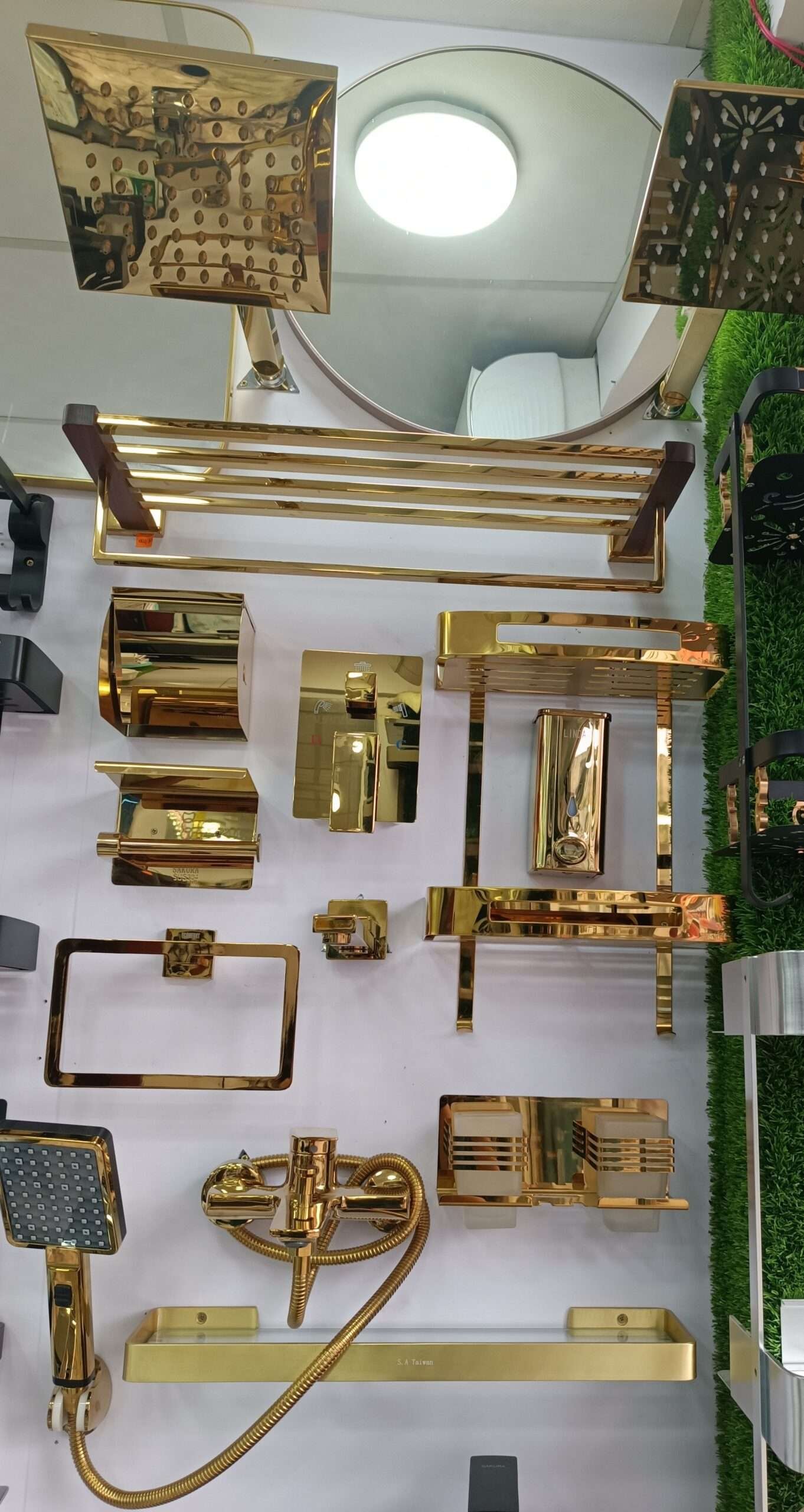 SAKURA JAPAN🇯🇵 Golden colour Bath Accessories Set - ConstructionMart
