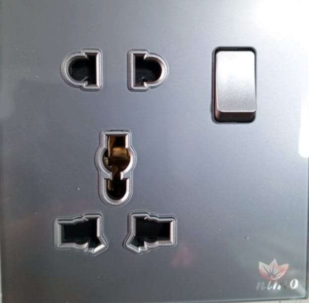 Nimo - 5 Pin Multi Socket - ConstructionMart