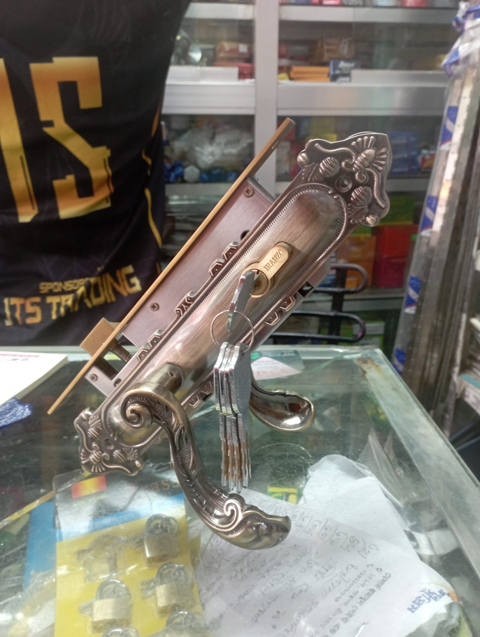 China handle lock85909 - ConstructionMart