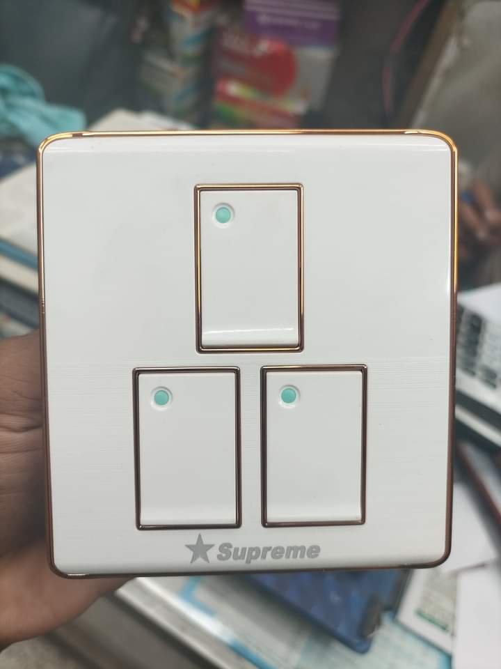 Supreme 3 Gang Switch White - ConstructionMart