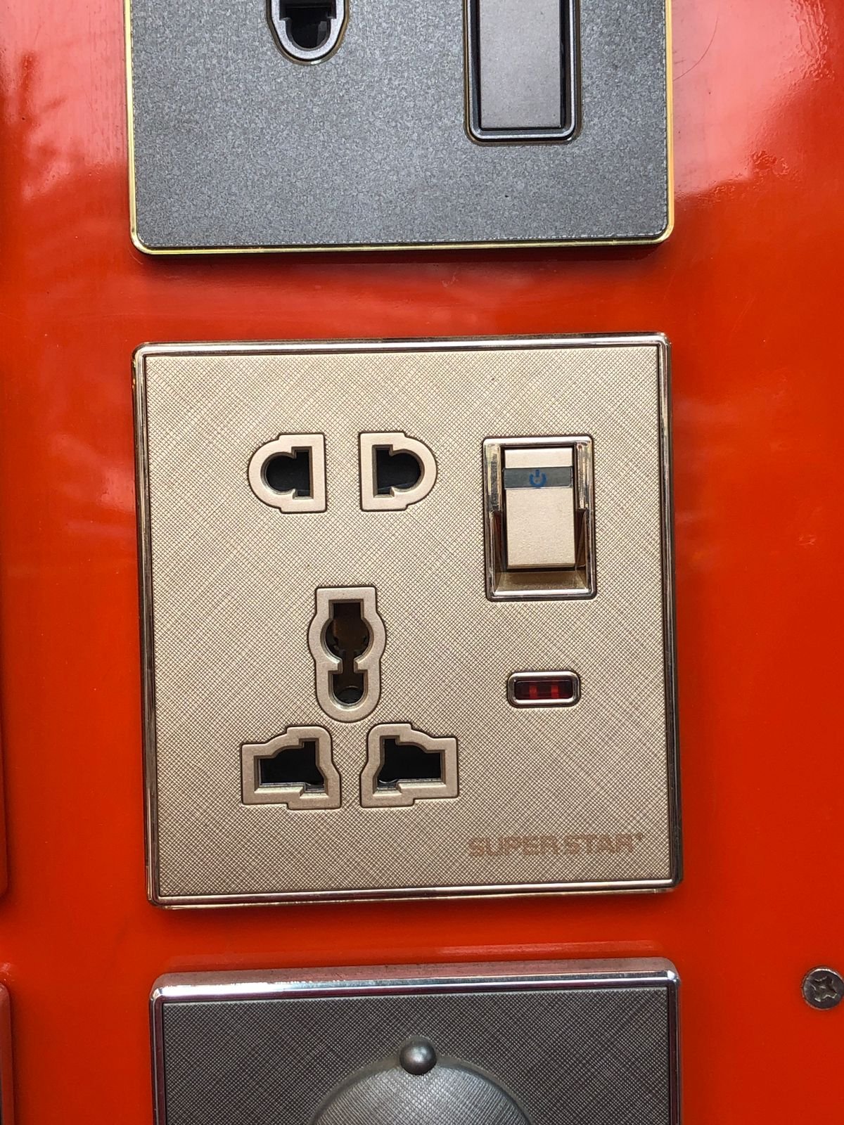 Super Star 5 Pin Socket - ConstructionMart