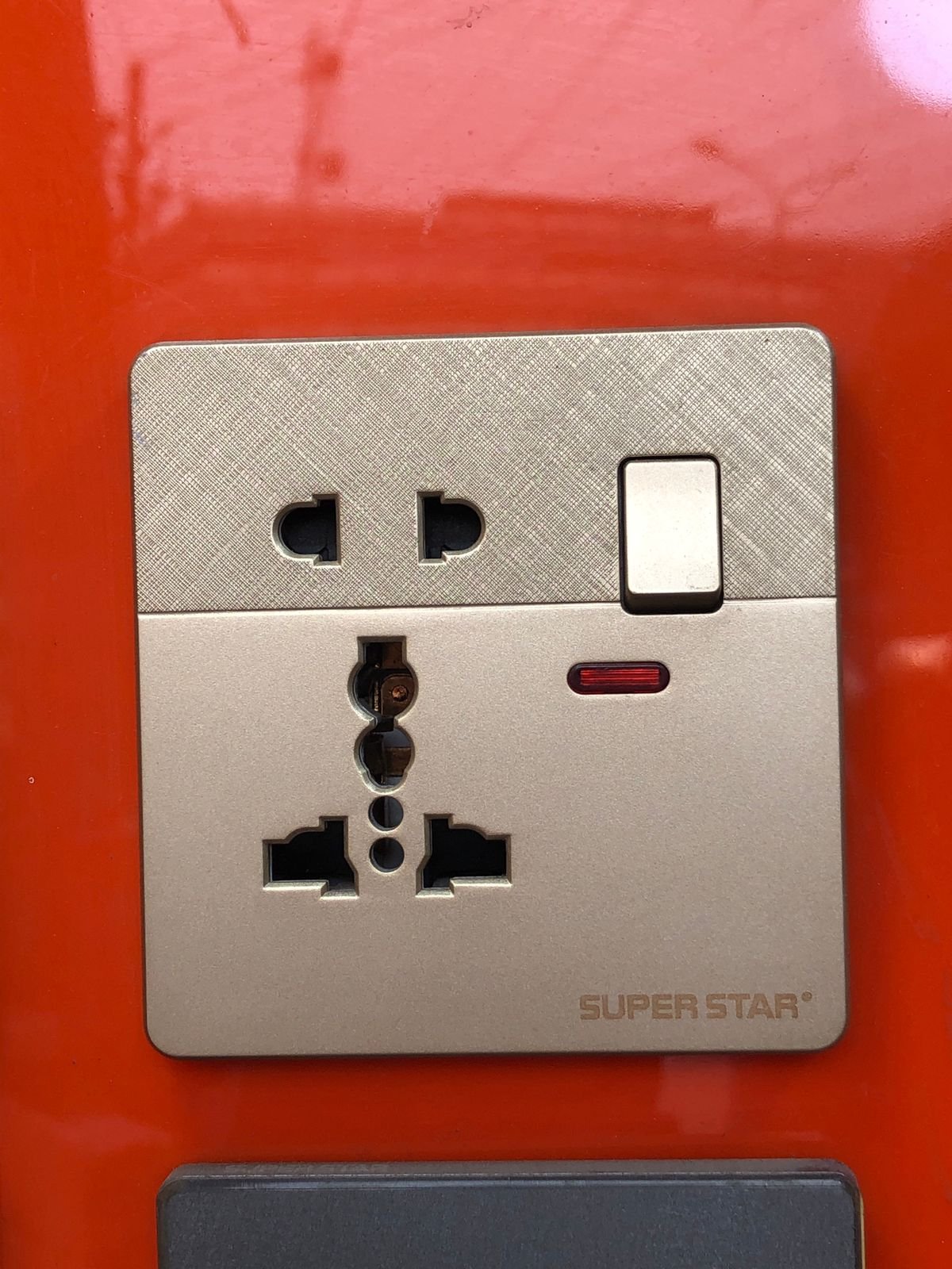 Super Star 5 Pin Socket - ConstructionMart