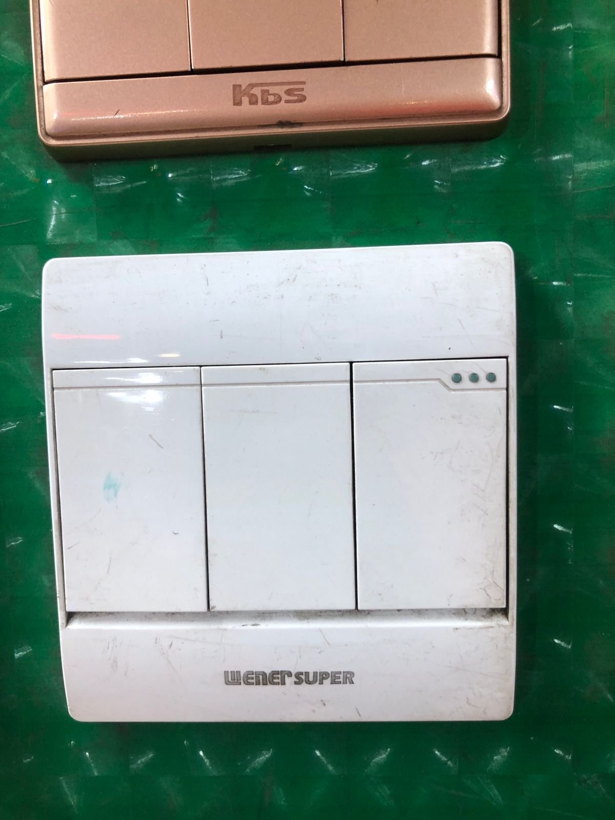 Wener Super 3 Gang Switch - ConstructionMart
