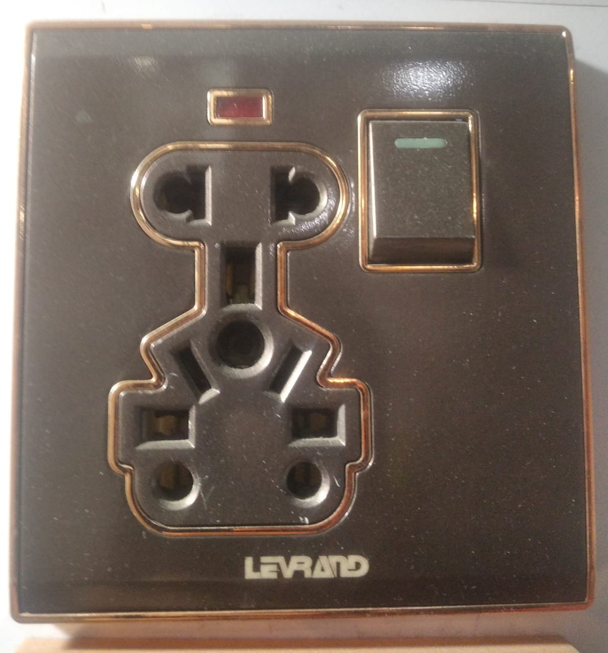 Levrand 8 Pin Socket - ConstructionMart
