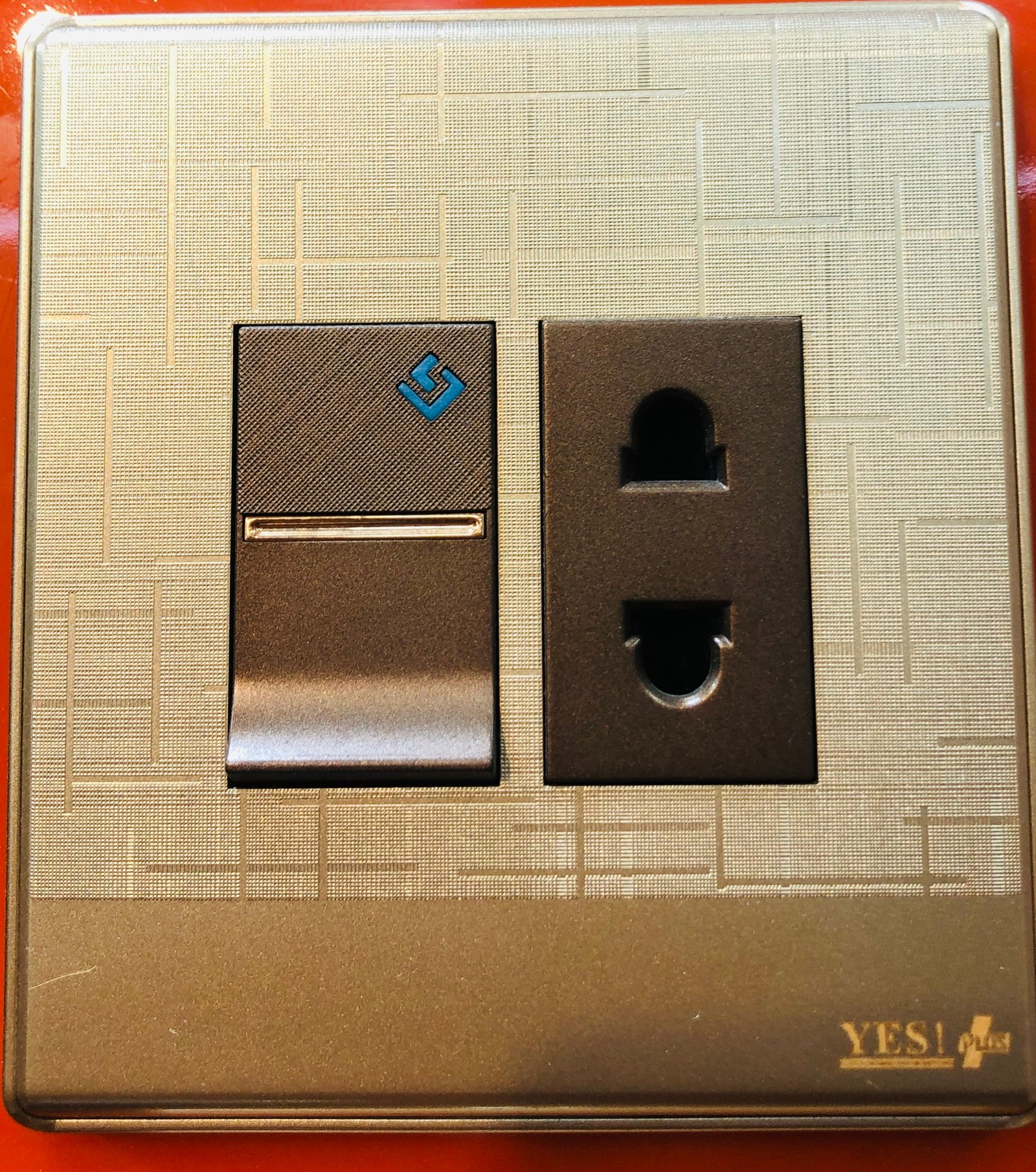 NT Blu-Ray Yes Plus 2 Pin Socket - ConstructionMart