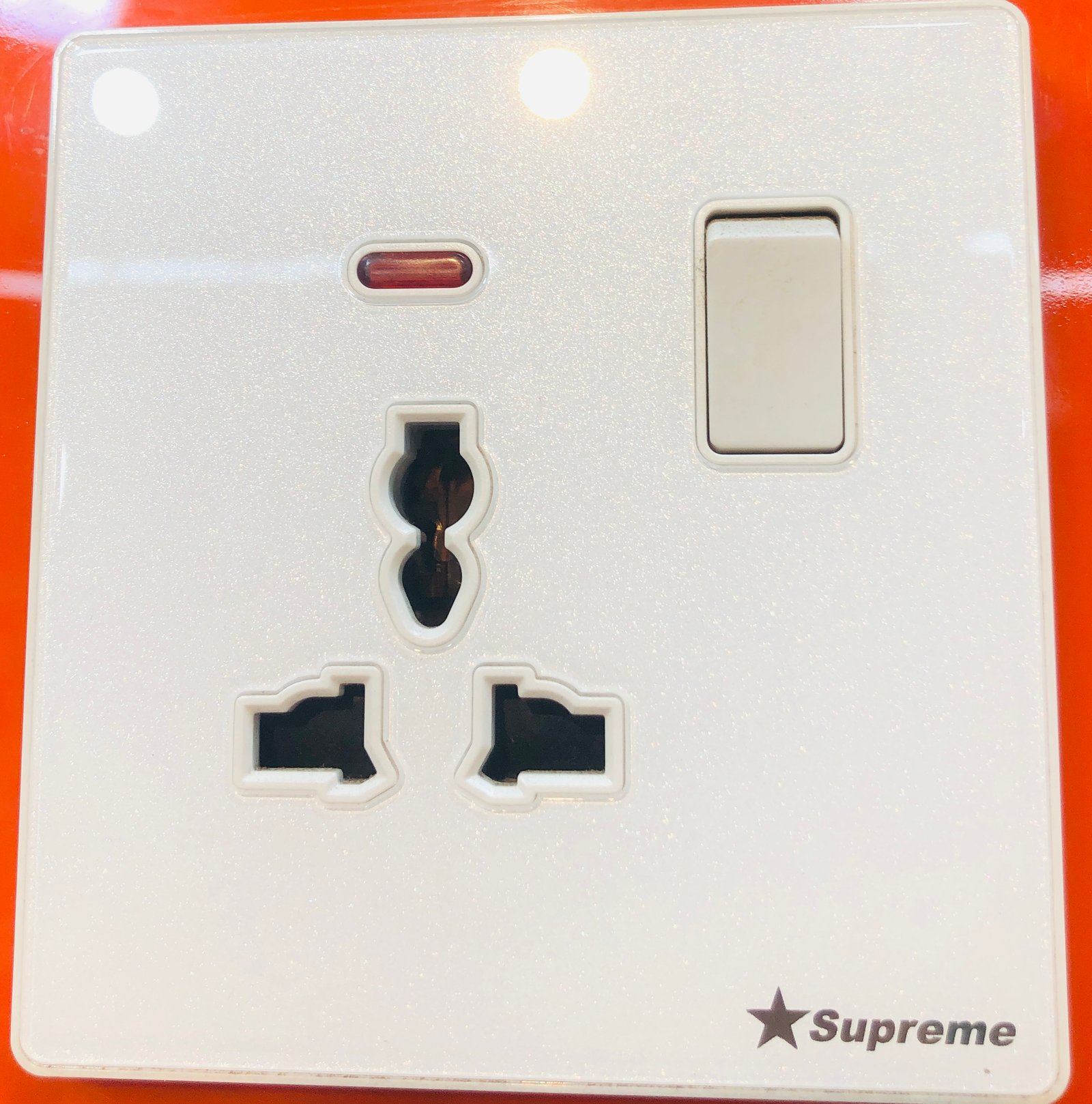 Supreme 3 pin socket - ConstructionMart